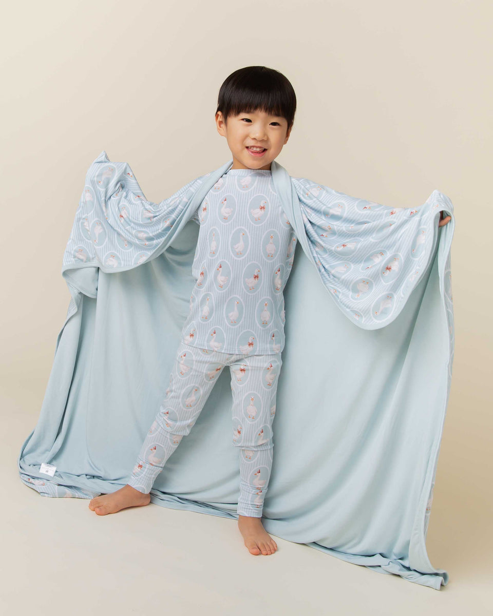 Goose on the Loose Bum Bum Blanket